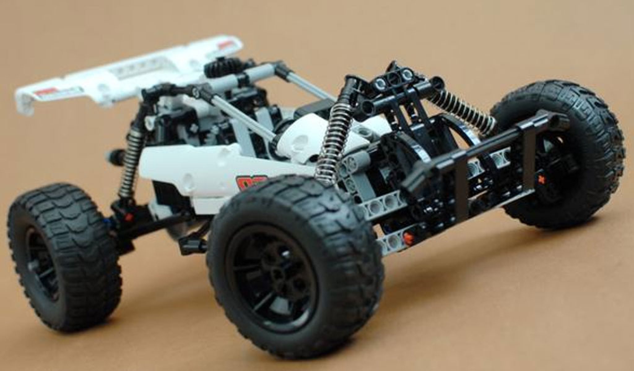 CNC 가공으로 RC 차량 강화 | CNCMO