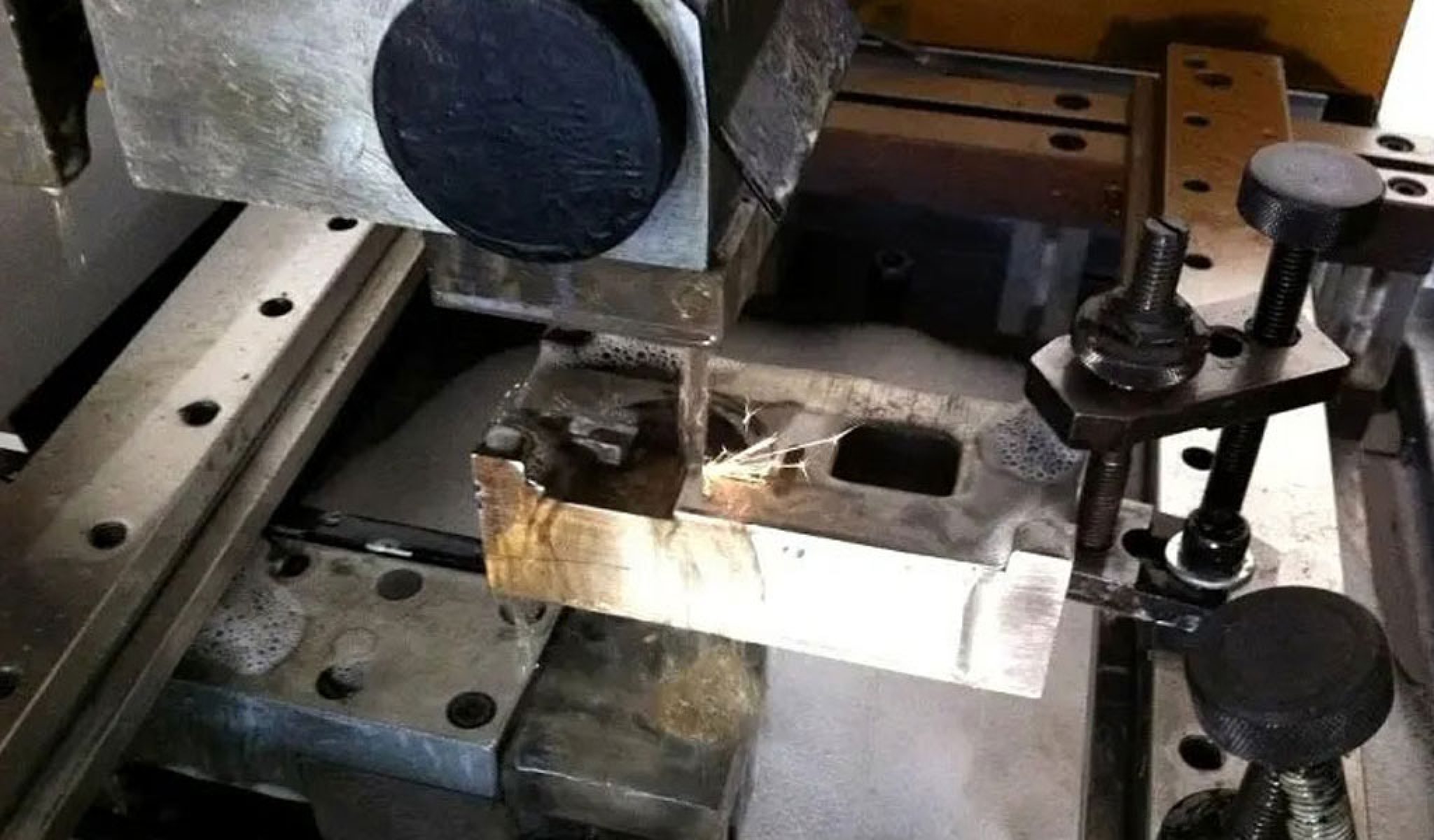 고속 밀링이 정말 “전능”한가? 그렇다면 와이어 EDM은 여전히 유용한가? | CNCMO